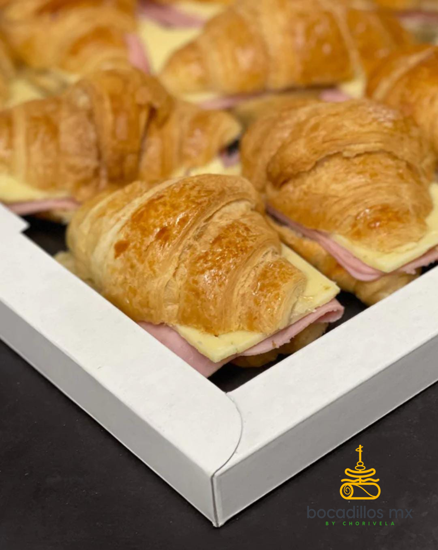 Mini Croissant con Jamón y Queso – BOCADILLOS MX